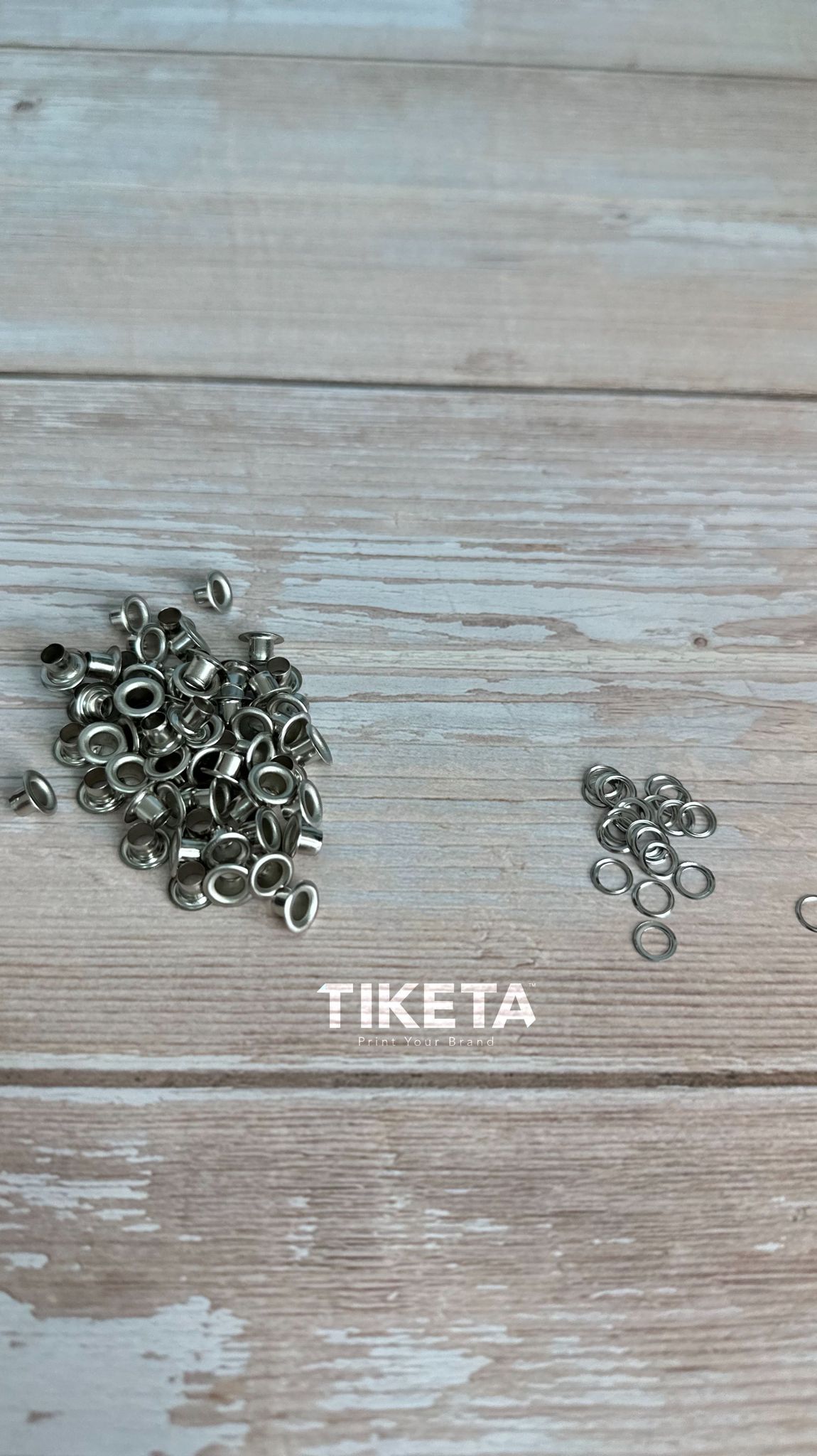 ניטים בצבע כסף למנקב tiketa