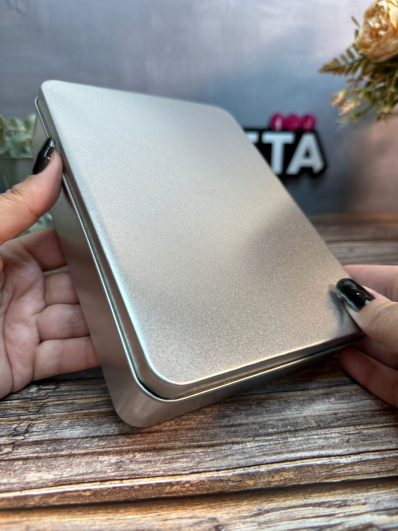 קופסת פח מלבנית למיתוג 205/110/25 TIKETA